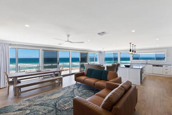 Sandbar Beach House - The Entrance