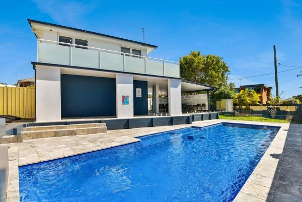 Beach House Ta Zott - The Entrance