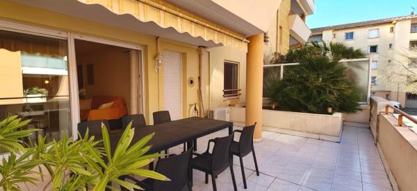 Large Apartment With A 35 M Terrace - Saint-Raphaël