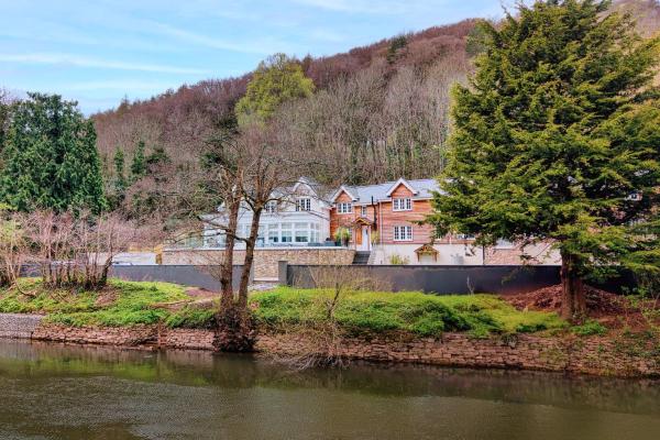 Finest Retreats - Alpine Cottage - Monmouth