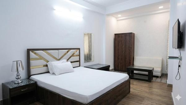 Hotel The Prishu Villa - Bhopal