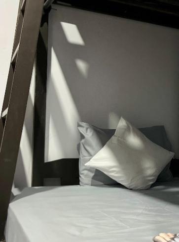 Surabaya Vibes Hostel - Surabaya