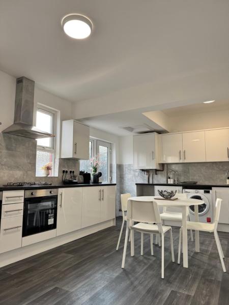 Modern Ensuite Studio Rooms, Mansfield Road, Luton - Luton