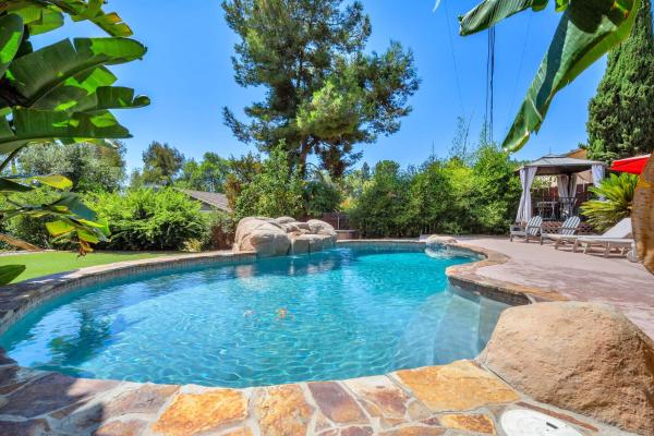 Pool, Hot Tub, Fire Pit, And More! Aqua La Vista - Escondido, CA
