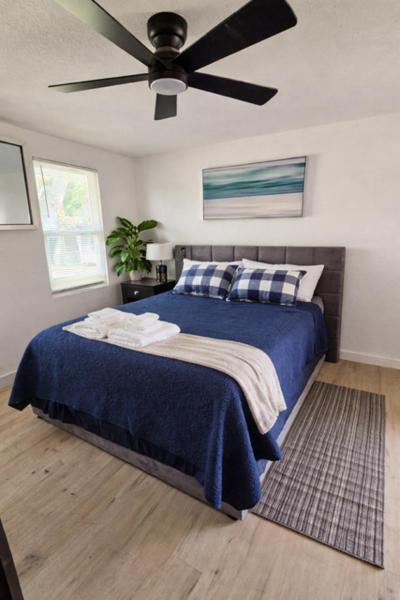 Cozy Bungalow Near Downtown - Fort Myers, FL