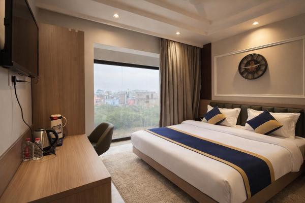 Vivaan Bhakti Palace Vrindavan # Lavis & Luxury Rooms Near Bankey Bihari Mandir # - Vrindavan