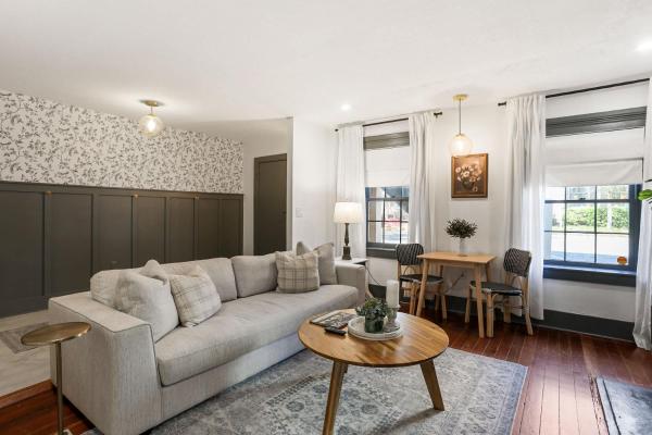 Cozy & Historic Garden Level Downtown Apt - Savannah, GA