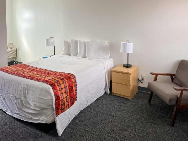 Cosmic Ashtray King Room - Escalante