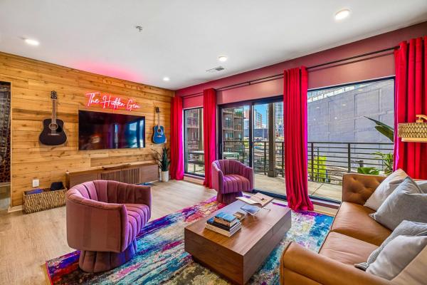 Walk To Broadway From The Hidden Gem With Pool Gym And More - Nashville, TN