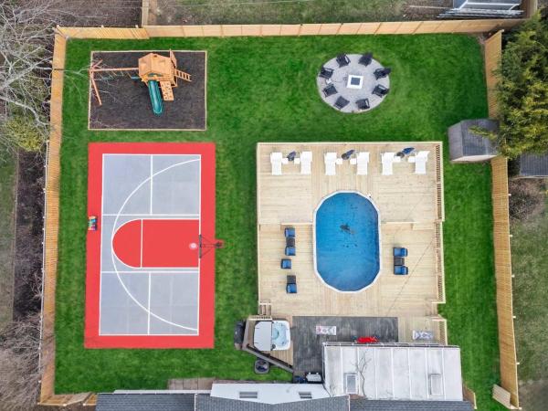 Spacious Home With Pool & Hot Tub - Ohio
