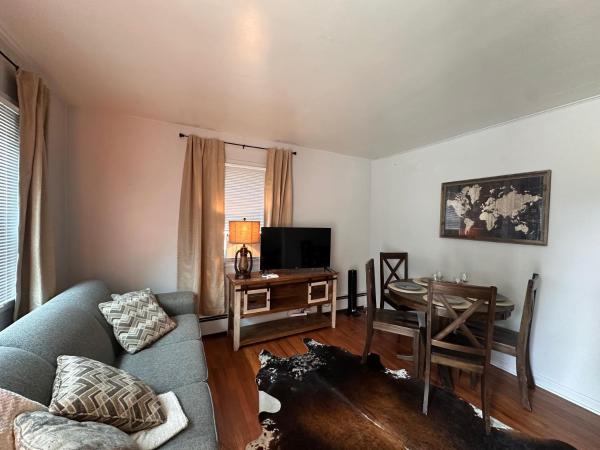 Walkable Downtown Apt With Free Gym & Pool Pass - Wyoming