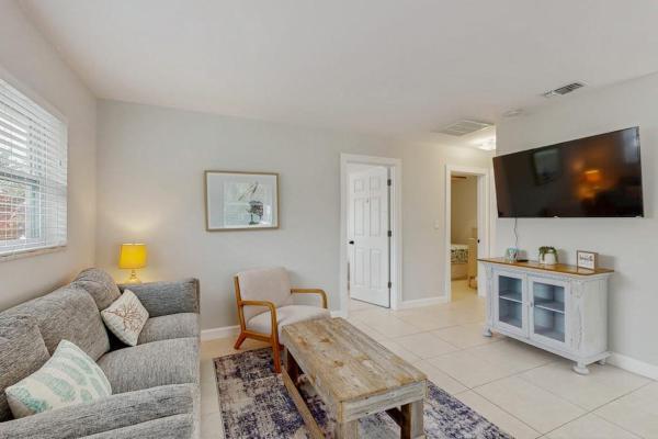 Sunlit Downtown Bungalow - Naples, FL