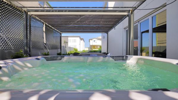 'Blue Bay Bliss' - Private Spa - Luxury Apartment - The Entrance