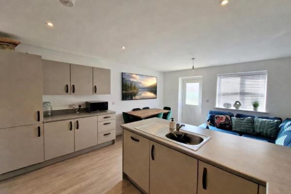 The Cozy Stopover 4 Bedroom House With Free Parking - Aéroport de Londres Gatwick (LGW)