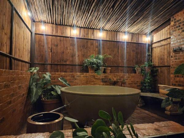 Bushbaby Cottage With Tickle Tub In Hartbeespoort - Hartbeespoort