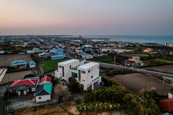 Yeoyudamda - Grand Family Ocean View Villa With 2 Jacuzzis, 4 Bedrooms, 4 Bathrooms - Jeju-si