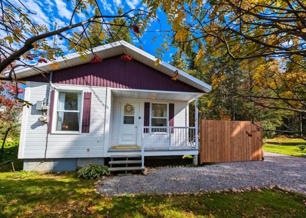 Cozy And Welcoming Chalet With Spa - Charlevoix