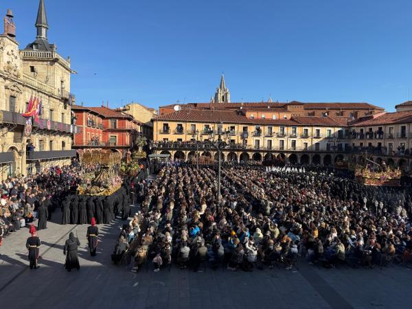Arquitecto De La Vida - Plaza Mayor - León, Spain