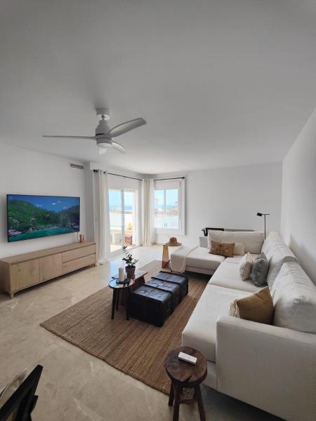2-bedroom Designer Apartment With Seaviews - Sotogrande