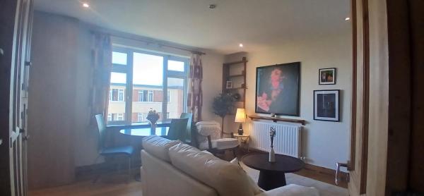 Bright 2bdr Sandymount Apartment Near Sea - Dún Laoghaire