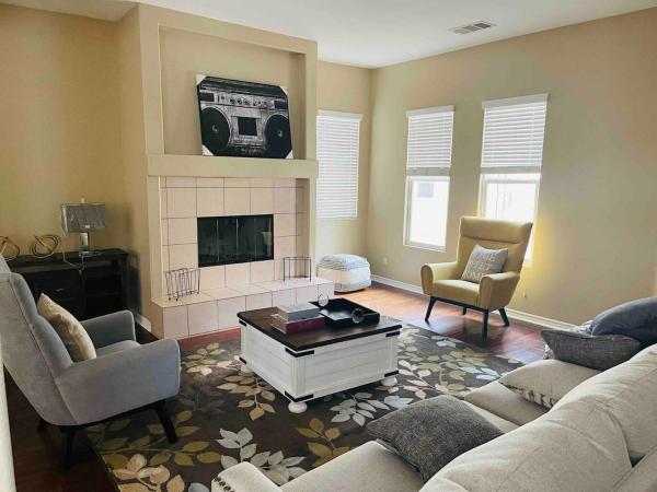 Luxury And Unique 3300 Sq Ft Home Quiet Neighborhood - Victorville, CA