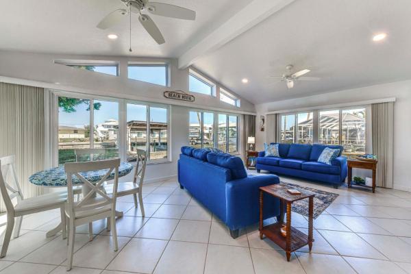 2 Mi To Englewood Beach! Home With Private Dock - Englewood, FL