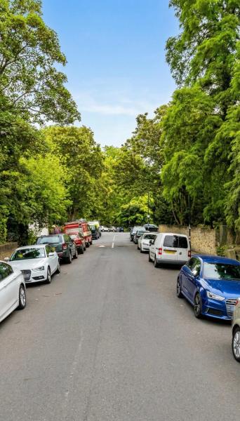 Quiet 2 Bedroom Maisonette - Bromley