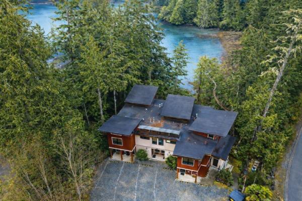 Coastal Rainforest Haven By Wild Pacific Trail - Ucluelet
