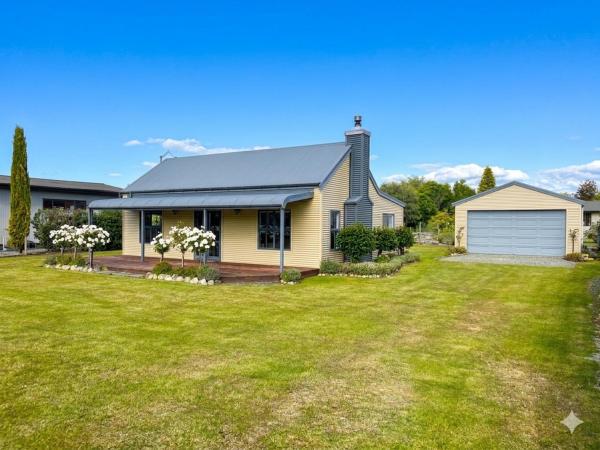 'Muriwai Lakehouse' - Fiordland