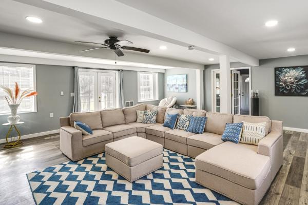 Indoor Hot Tub And Sauna! Spacious Catskills Home - Catskill, NY