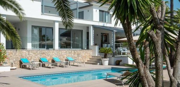 Luxury With This Beautifully Renovated Villa - Magaluf