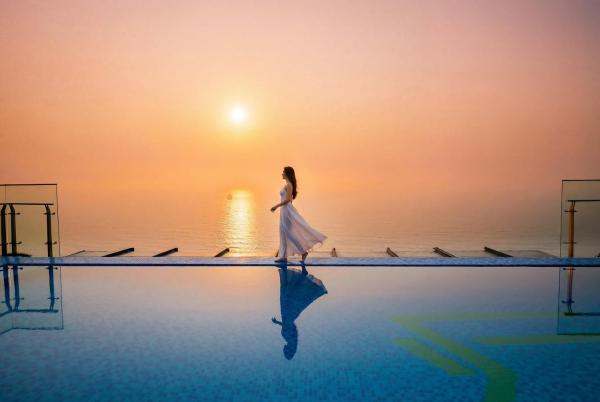 Maximilan Danang Beach Hotel - Đà Nẵng