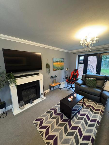 #100 Comfortable 4-bed House In Rugby - Sleeps 8 - Perfect For Contractors And Families - Free Parking - Rugby