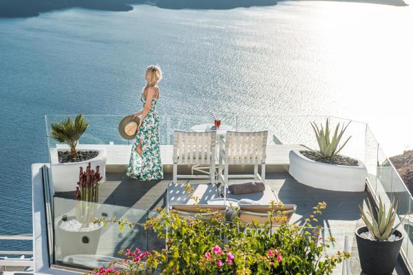 On The Rocks - Small Luxury Hotels Of The World - Santorini