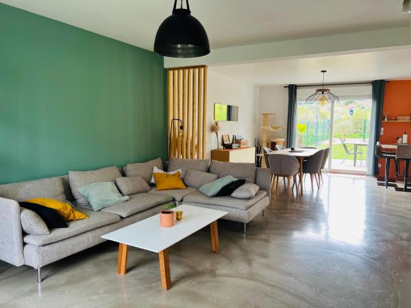 La Maison Des Ptits Loups Famille, Piscine - Dijon