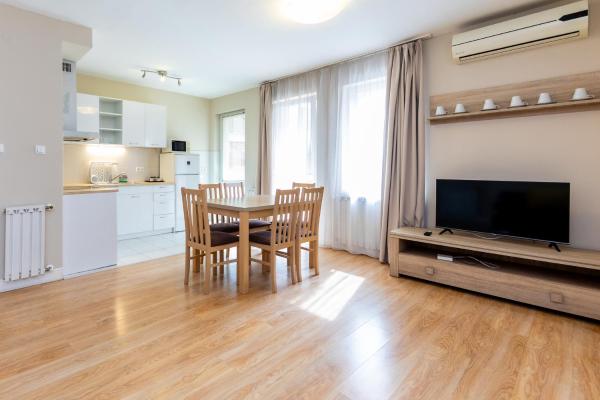 Prime Stay - Modern 2 Bedroom Family Apartment With Terrace & Parking Included - Budapest