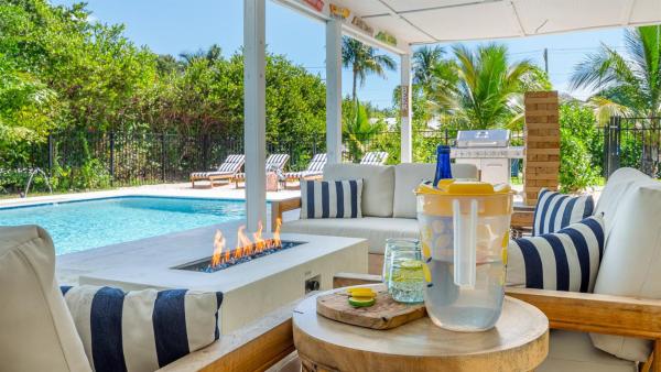 Tranquil Villa With Heated Salt Pool, Bar, & Lanai - Jupiter, FL