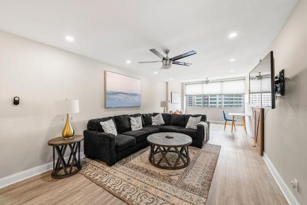 Stylish Midtown 2br Free Parking Pool Access--2101 - Buckhead, GA