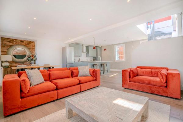 Luxury Wimbledon Townhouse With Roof Terrace & Parking - Twickenham