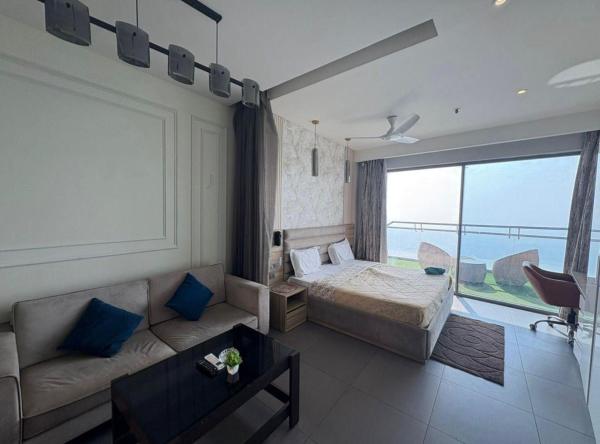 Skyy Inn Stay 42 Floor Supernova Half Day 6pm-11am - Noida