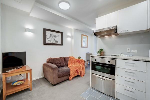 Tasteful Petite Home Short Walk To Nzicc & Skytower - Auckland