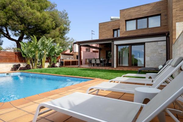 Villa Preciosa Con Picina Cerca De La Playa - Vilanova i la Geltrú