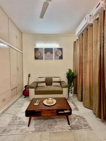 Serene Stays 1bhk 2ndfloor Family Couples Pkl - Chandigarh
