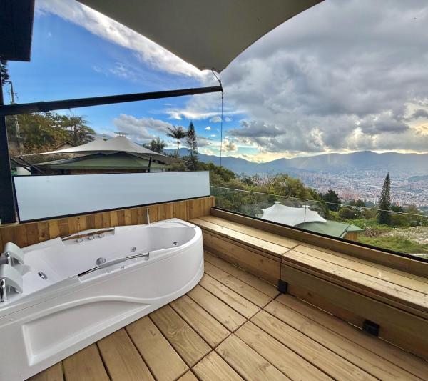 Modern Vista Cabin, Jacuzzi, Terrace, Views - Medellín