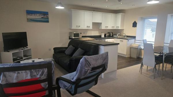 Newquay Detached Holiday Coach House With One Parking Space - Newquay