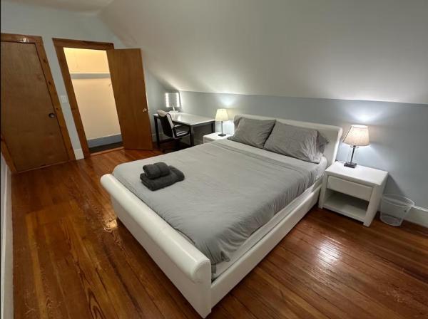 -No54- Lovely Large Room In A House - 10 Min To Green Line And Red Line T Stations & Tufts University - Centrally Located At Somerville Boston - Newton, MA