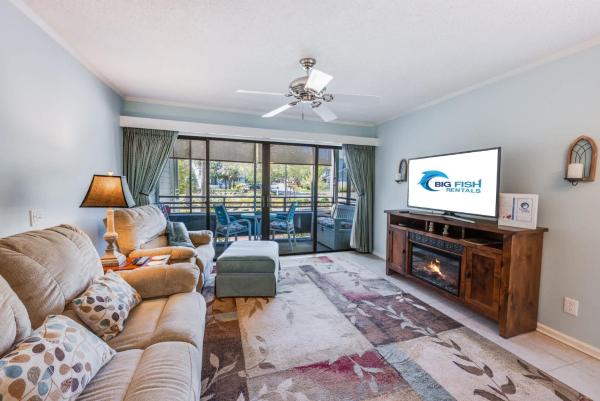 Beautifully Decorated Unit At Ocean Creek With Pools - North Myrtle Beach, SC