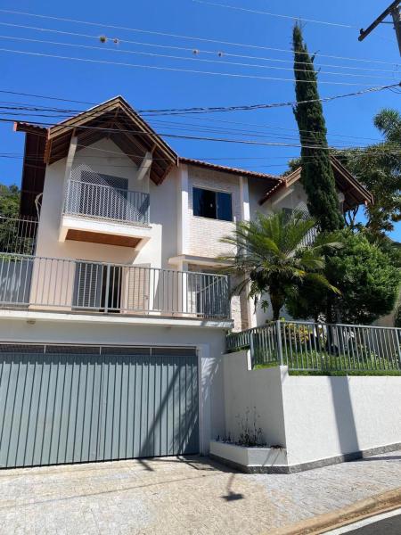 Casa Bem Localizada No Centro De ÁGuas De Lindoia - Águas de Lindoia