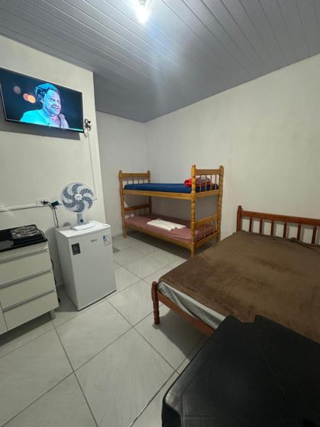 Novo, Apto Completo Com Cozinha, Banheiro Privativo, Internet Rápida E Estacionamento - Paranaguá