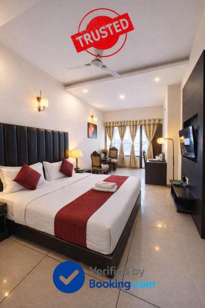 Jb Residency Hotel & Banquets !! Top Rated Family Hotel In Chandigarh Tricity - Chandigarh
